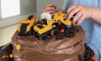 Easy Homemade DIY Construction Site Themed Birthday Cake!