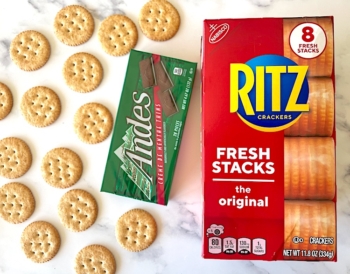 2 Ingredient Thin Mint Cookies (Made with Ritz Crackers)