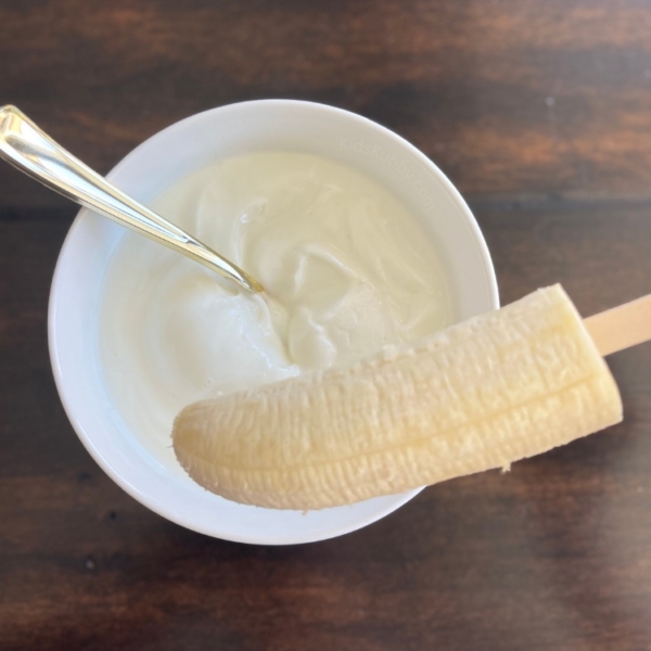 Easy Frozen Banana Yogurt Pops!