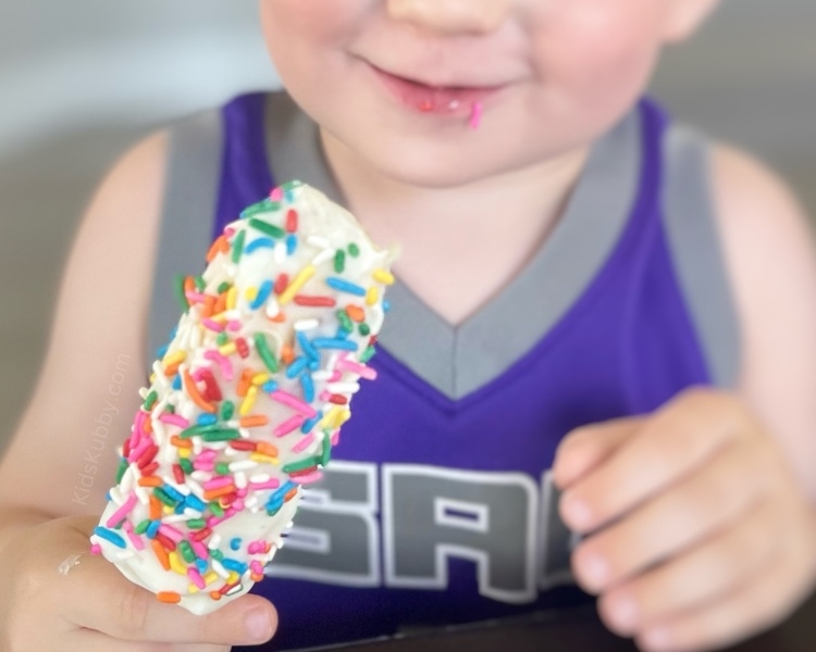 Easy Frozen Banana Yogurt Pops!