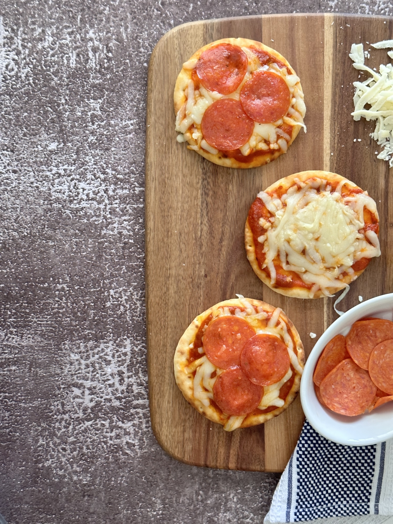 5 Minute Air Fryer Mini Pizzas - Kids Kubby