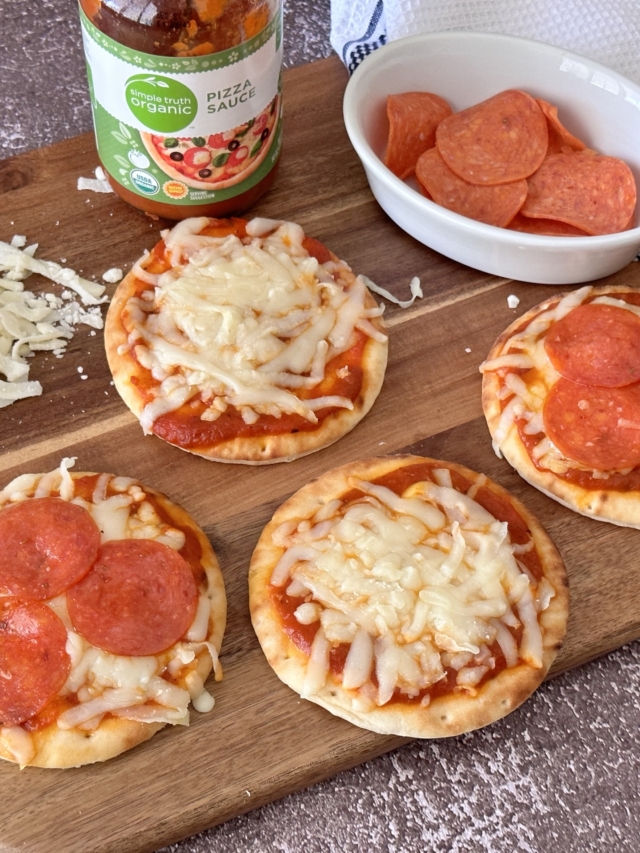 5 Minute Air Fryer Mini Pizzas - Kids Kubby